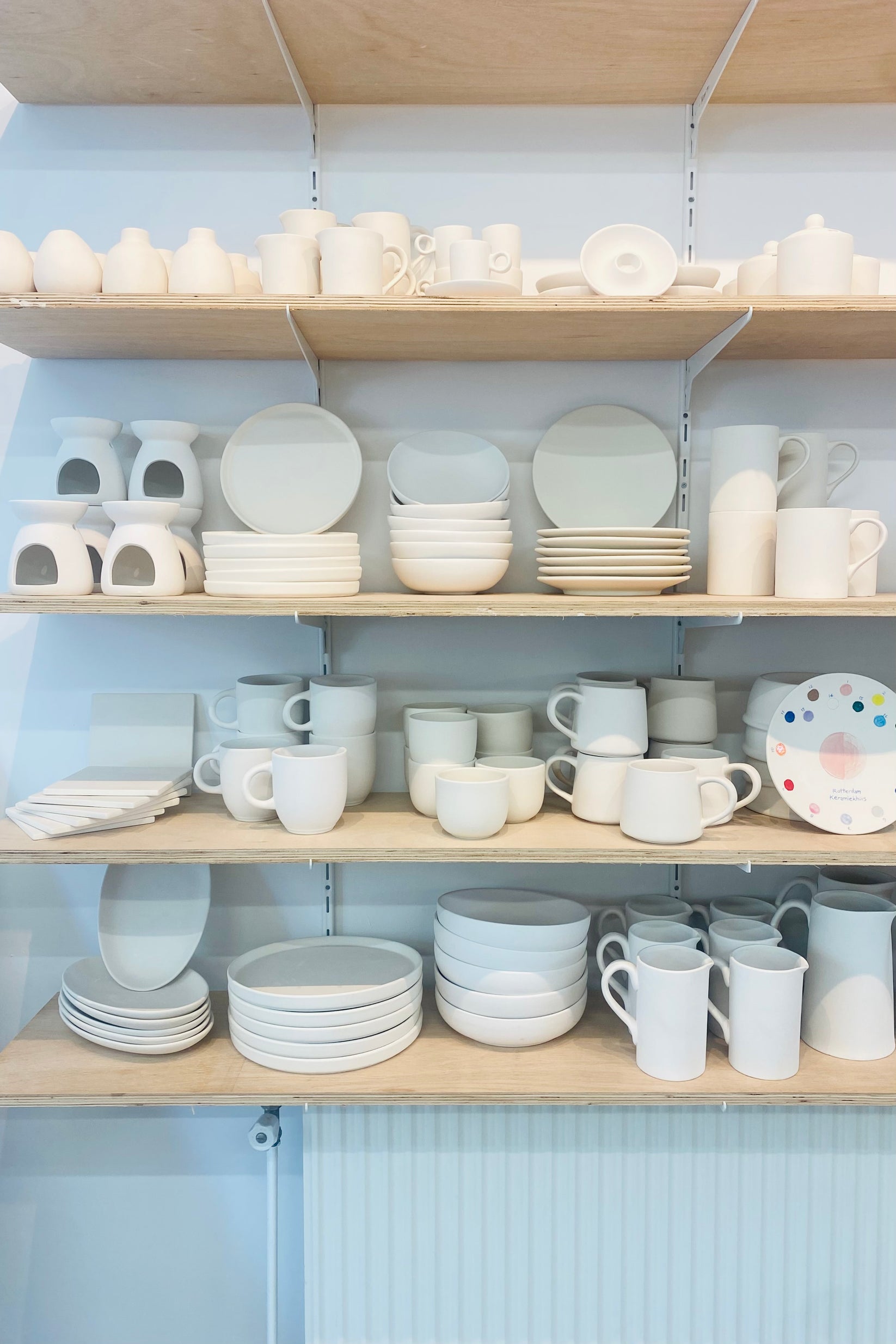 Pottery Painting Cafe / Keramiek Schilderen – Rotterdam Keramiekhuis